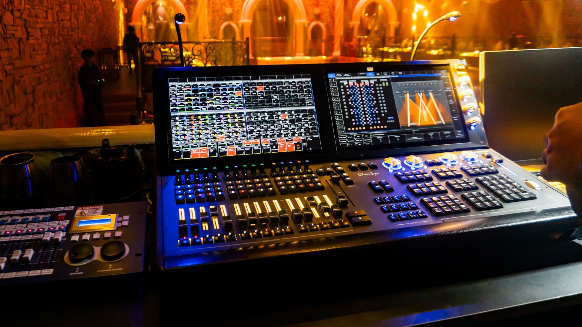 Software MagicQ Software - ChamSys | Aura Visual System